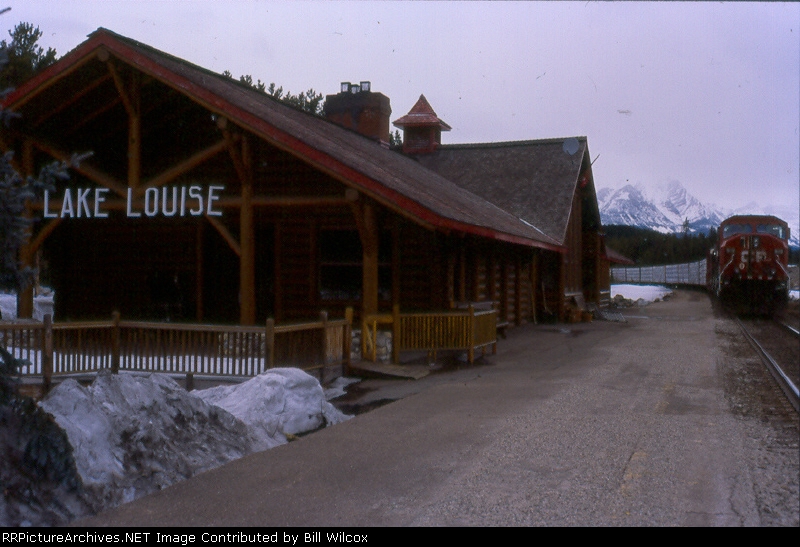 CP 9119 & 2 AC4400CW's with an eastbound pause at the former CP station